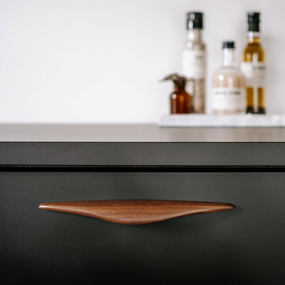 Handle Manta - Walnut | Handles | Pullsonline.co.uk