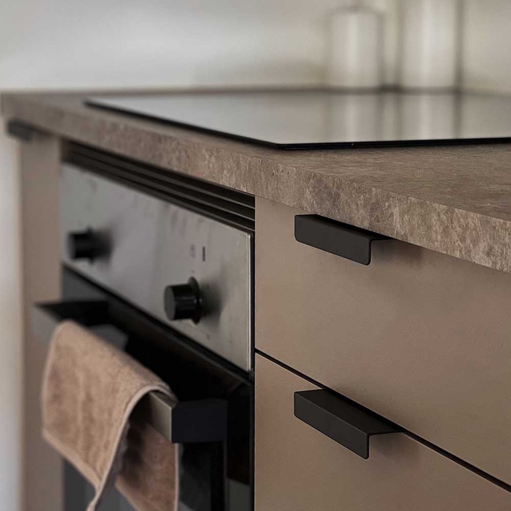 Toniton Hide Handle - Black | Profile Handle | Pullsonline.co.uk